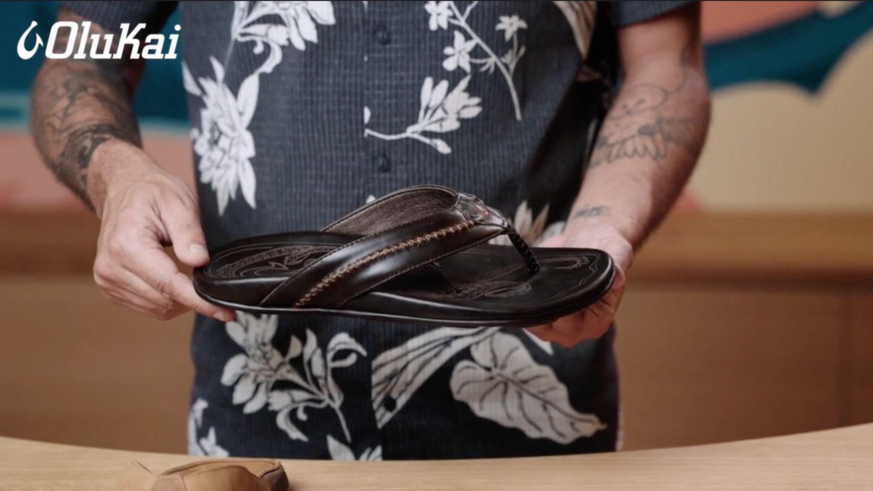 OluKai - How to Fit our Leather Sandals – OluKai UK